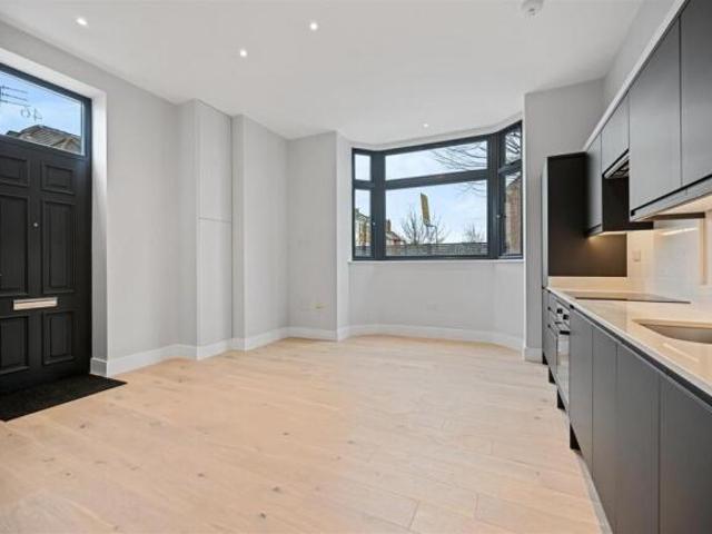 1 bedroom flat for rent in Hereford Road, London, W3