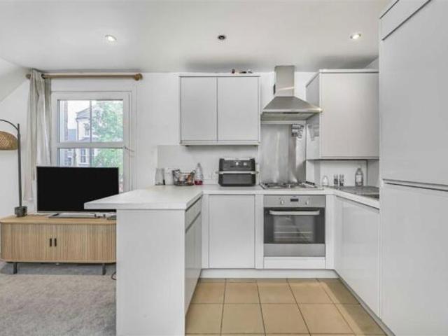 1 bedroom flat for rent in Heyford Avenue, South Lambeth, SW8
