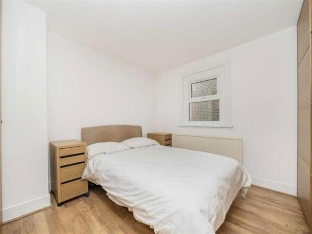 1 bedroom flat for rent in Heyford Avenue, South Lambeth, SW8