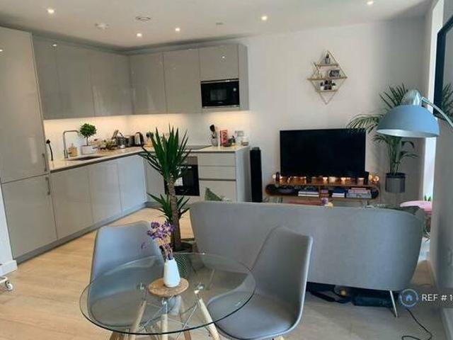 1 bedroom flat for rent in Heygate Street Southwark SE17