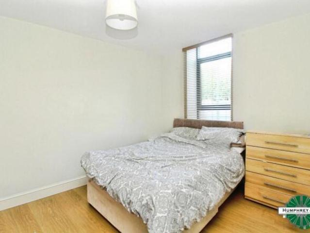 1 bedroom flat for rent in High Road, London, N12 8PW, N12