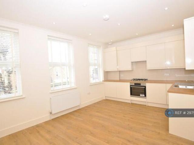 1 bedroom flat for rent in High Road, London, N2