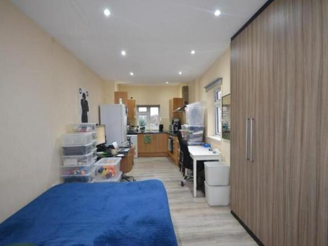 1 bedroom flat for rent in High Road, London, N2