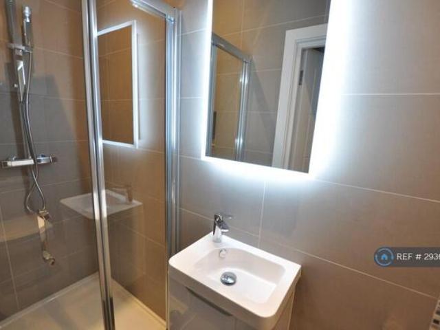 1 bedroom flat for rent in High Road, London, N2