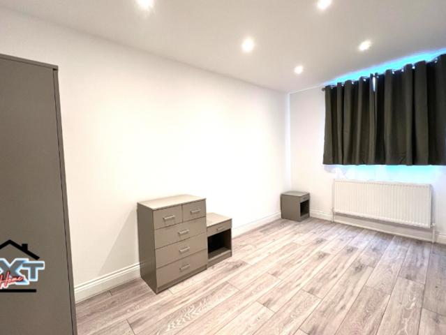 1 bedroom flat for rent in High Road Leyton, London, E10