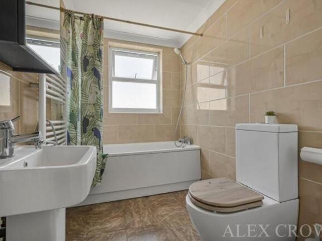 1 bedroom flat for rent in High Road, Leytonstone, E11