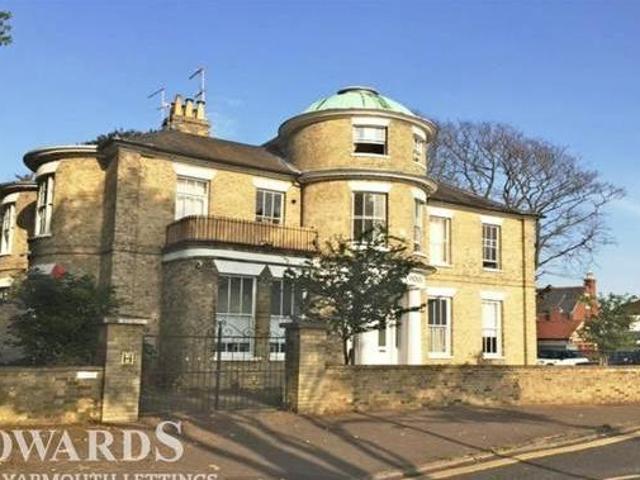 1 bedroom flat for rent in High Road NR31