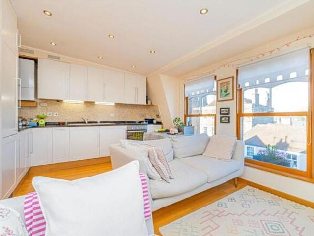 1 bedroom flat for rent in High Street, Teddington, TW11