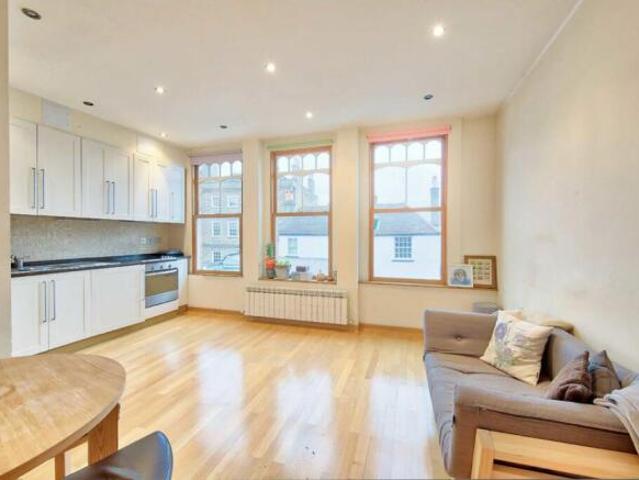 1 bedroom flat for rent in High Street, Teddington, TW11