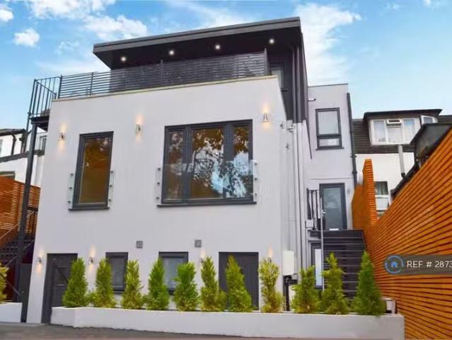 1 bedroom flat for rent in High Street, Thornton Heath, CR7