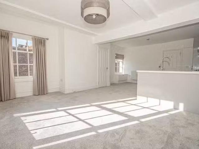1 bedroom flat for rent in High Street, Warwick, CV34