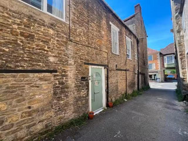 1 bedroom flat for rent in High Street, Wincanton, Somerset, BA9