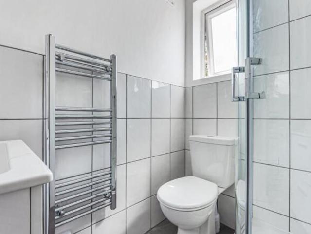 1 bedroom flat for rent in High Street, Acton, London, W3