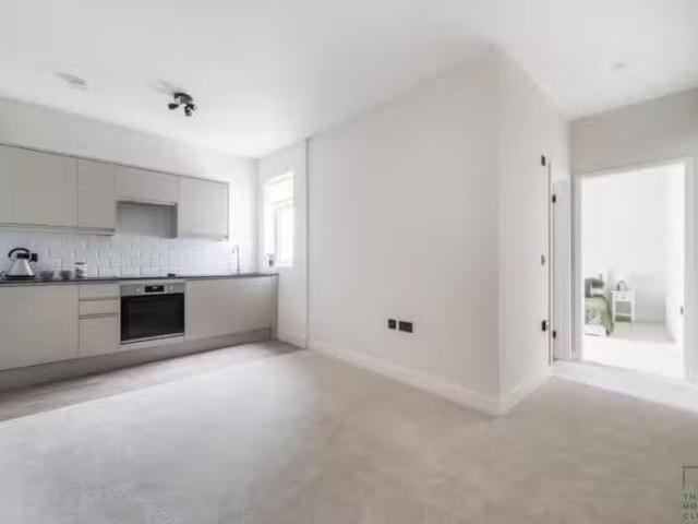 1 bedroom flat for rent in High Street, Aldershot, GU12