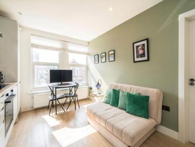 1 bedroom flat for rent in High Street Colliers Wood, Tooting, SW19
