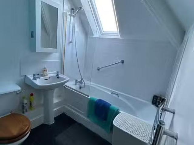1 bedroom flat for rent in High Street, Henstridge, Templecomb.