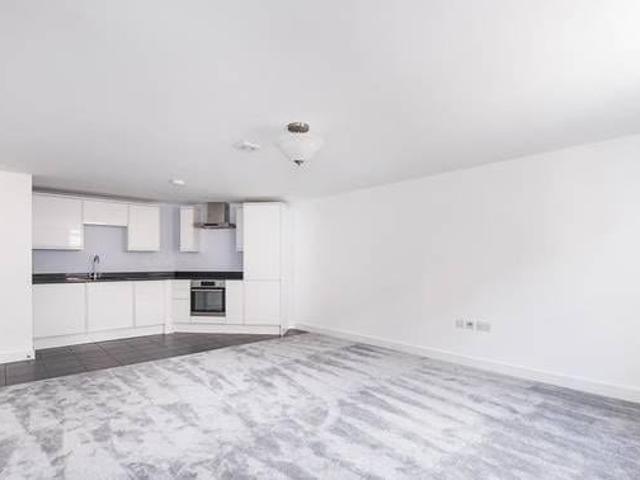 1 bedroom flat for rent in High Street Leatherhead KT22