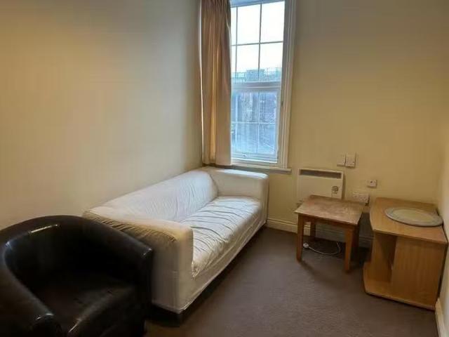 1 bedroom flat for rent in High Street, Leamington Spa, Warwic.