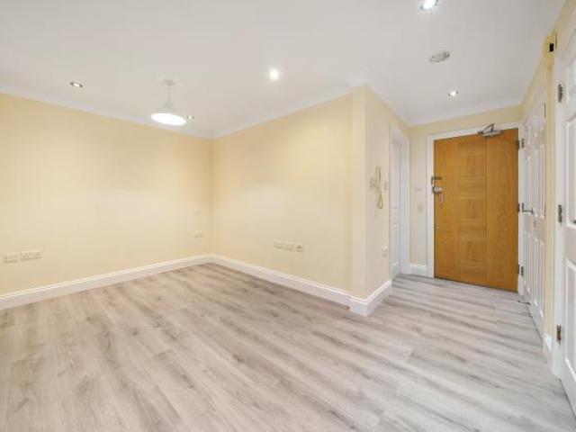 1 bedroom flat for rent in High Street, Slough, SL1