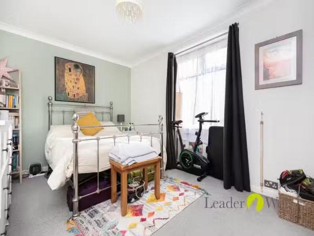 1 bedroom flat for rent in Highfield House, Courtenay Road, Pa.