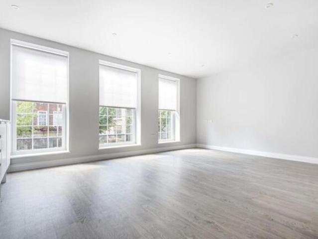 1 bedroom flat for rent in Hill Road, Sutton, SM1