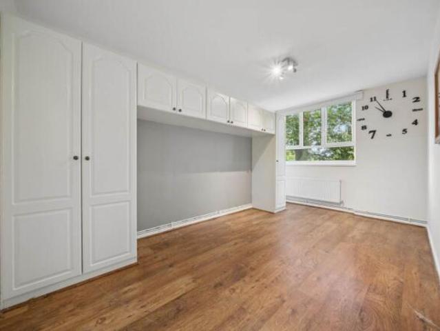 1 bedroom flat for rent in Hillcrest, Sunray Avenue, SE24
