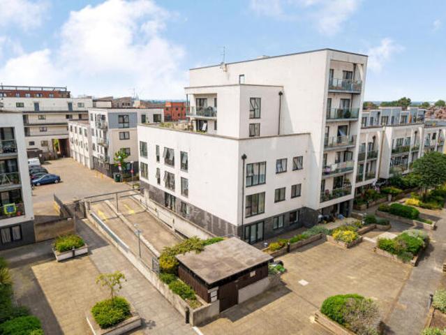 1 bedroom flat for rent in Hillyfield, London, E17