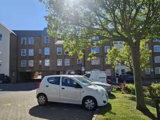 1 bedroom flat for rent in Homefern House, Cobbs Place, Margat.