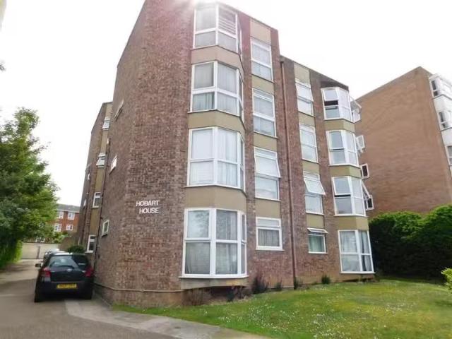 1 bedroom flat for rent in Hobart House, Surbiton, KT6