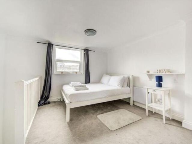 1 bedroom flat for rent in Hogarth Road, Earls Court, London, SW5