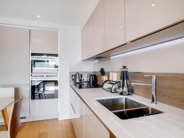 1 bedroom flat for rent in Holland Park Avenue, London W11