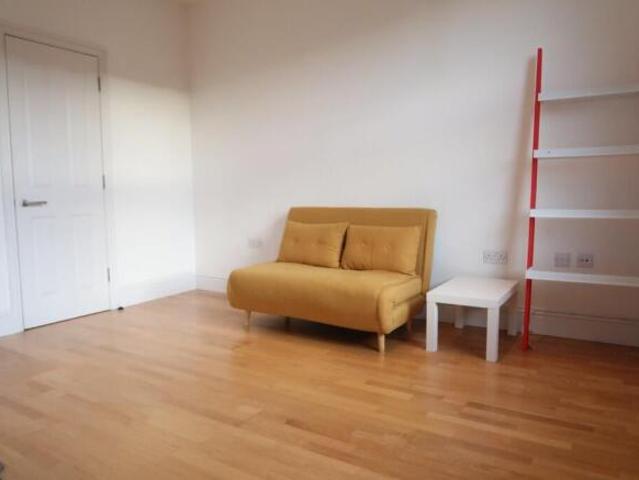 1 bedroom flat for rent in Holloway Road, N7