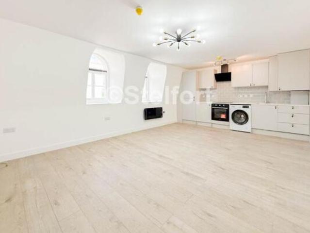 1 bedroom flat for rent in Holloway Road, London N7