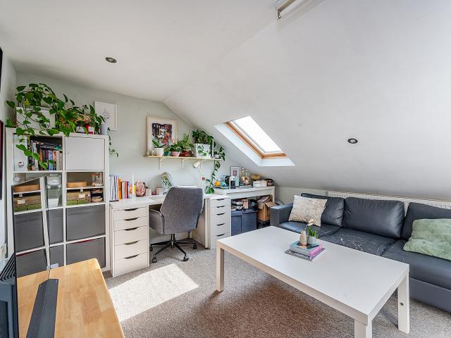 1 Bedroom Flat for Rent in Horn Lane | Foxtons