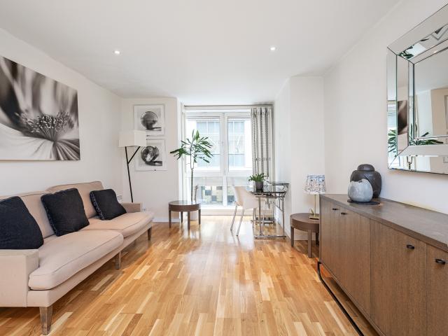 1 Bedroom Flat for Rent in Hosier Lane | Foxtons