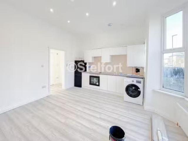 1 bedroom flat for rent in Howards Road, London E13