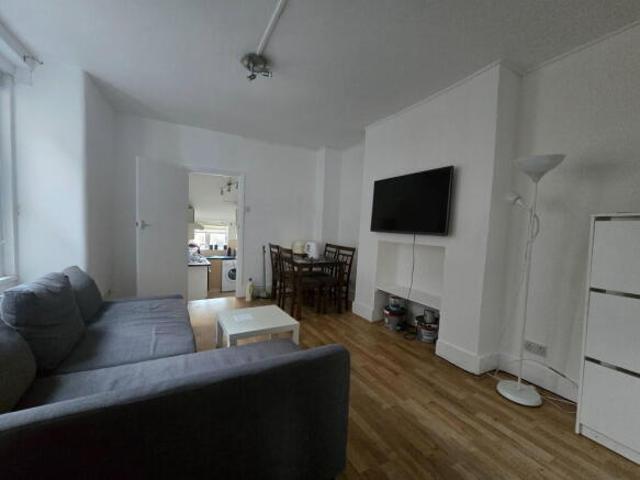 1 bedroom flat for rent in Hoyle Road, Tooting Broadway, SW17