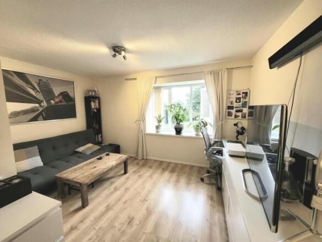 1 bedroom flat for rent in Hunters Lane, Leavesden, WD25