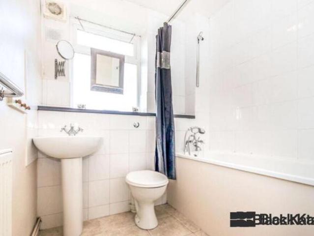 1 bedroom flat for rent in Ingram Lodge, Kings Avenue, Clapham Park SW4