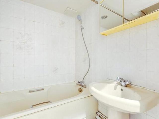 1 bedroom flat for rent in Inverness Terrace, London, W2