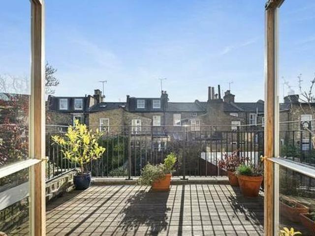 1 bedroom flat for rent in Irving Road London W14