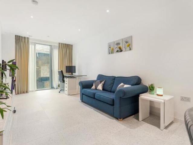1 bedroom flat for rent in Jacquard Point, Tapestry Way, E1