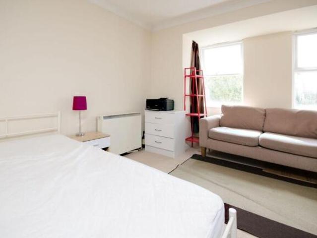 1 bedroom flat for rent in Josephs Road, Guildford, GU1