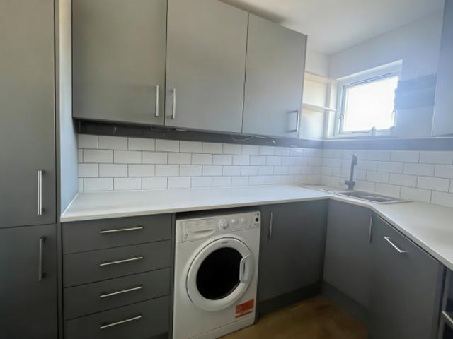 1 bedroom flat for rent in Kempton Court, Durward Street, London, E1