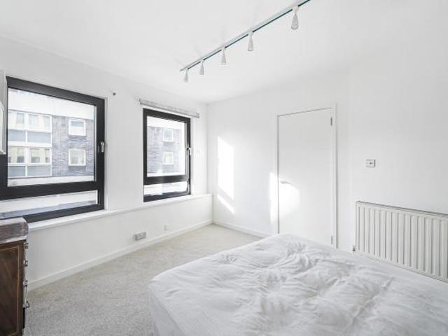 1 bedroom flat for rent in Kensington Church Street, London, W8
