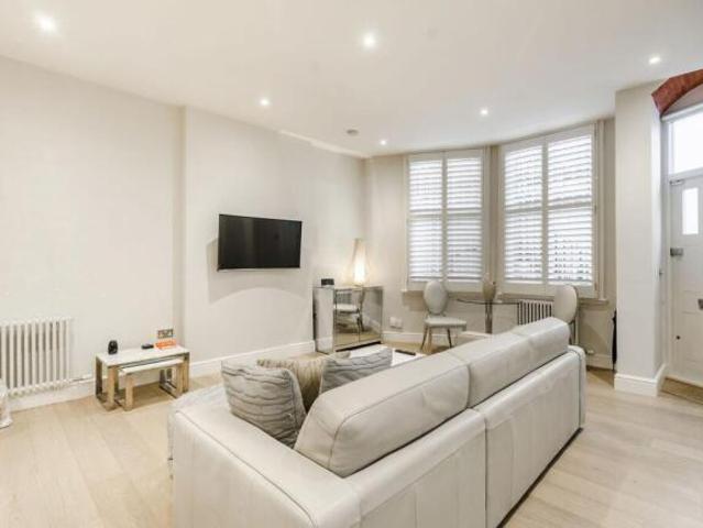 1 bedroom flat for rent in Kensington Court, Kensington, London, W8