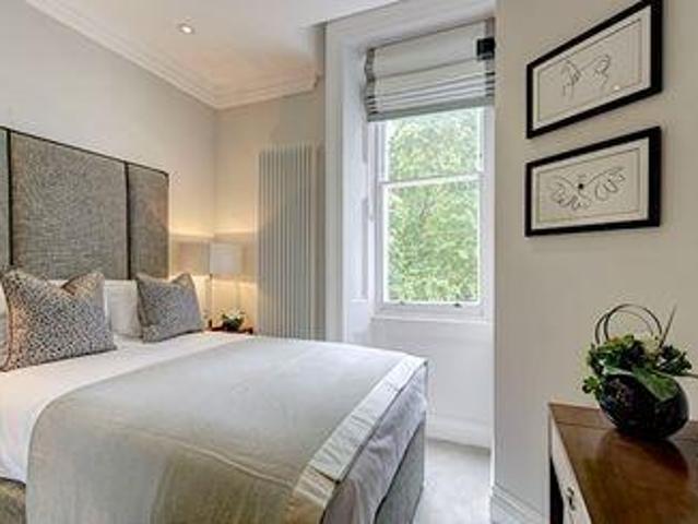 1 bedroom flat for rent in Kensington Gardens Square London W2