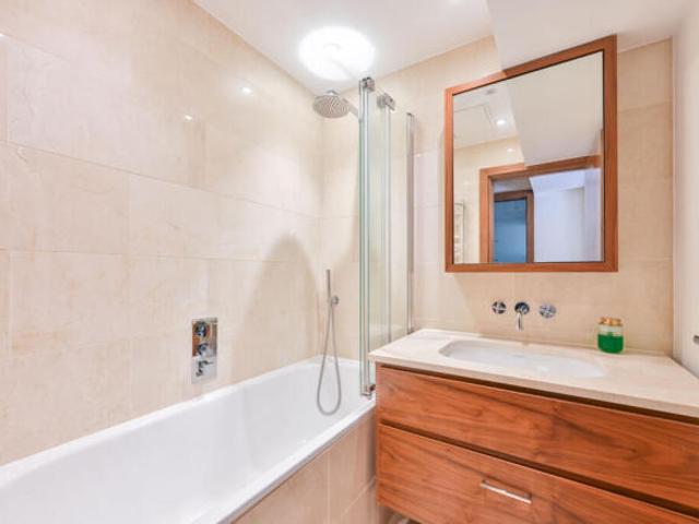 1 bedroom flat for rent in Kensington Gardens Square, Queensway, London, W2