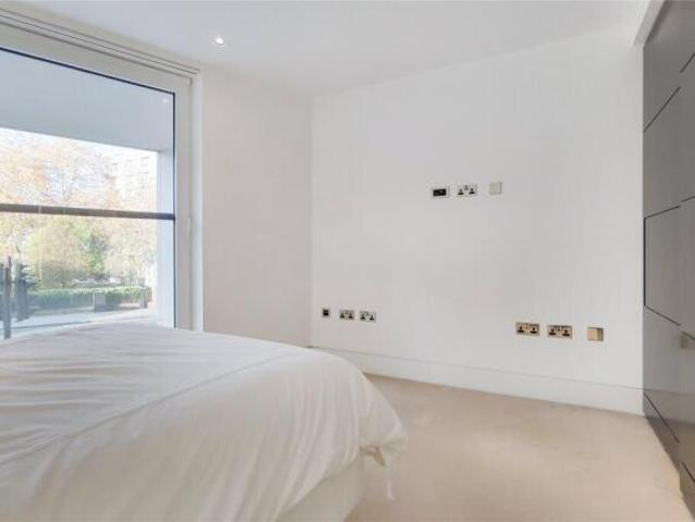 1 bedroom flat for rent in Kensington High Street London W14