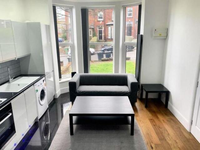 1 bedroom flat for rent in Kelso Road, LS2